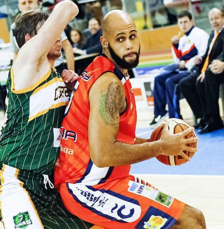 ¡FICHAJE DE LUJO! EL GIGANTE DE 2’12m, KYLE ROWLEY, JUGARÁ PARA AFANION ...