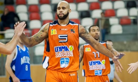 ¡FICHAJE DE LUJO! EL GIGANTE DE 2’12m, KYLE ROWLEY, JUGARÁ PARA AFANION ...